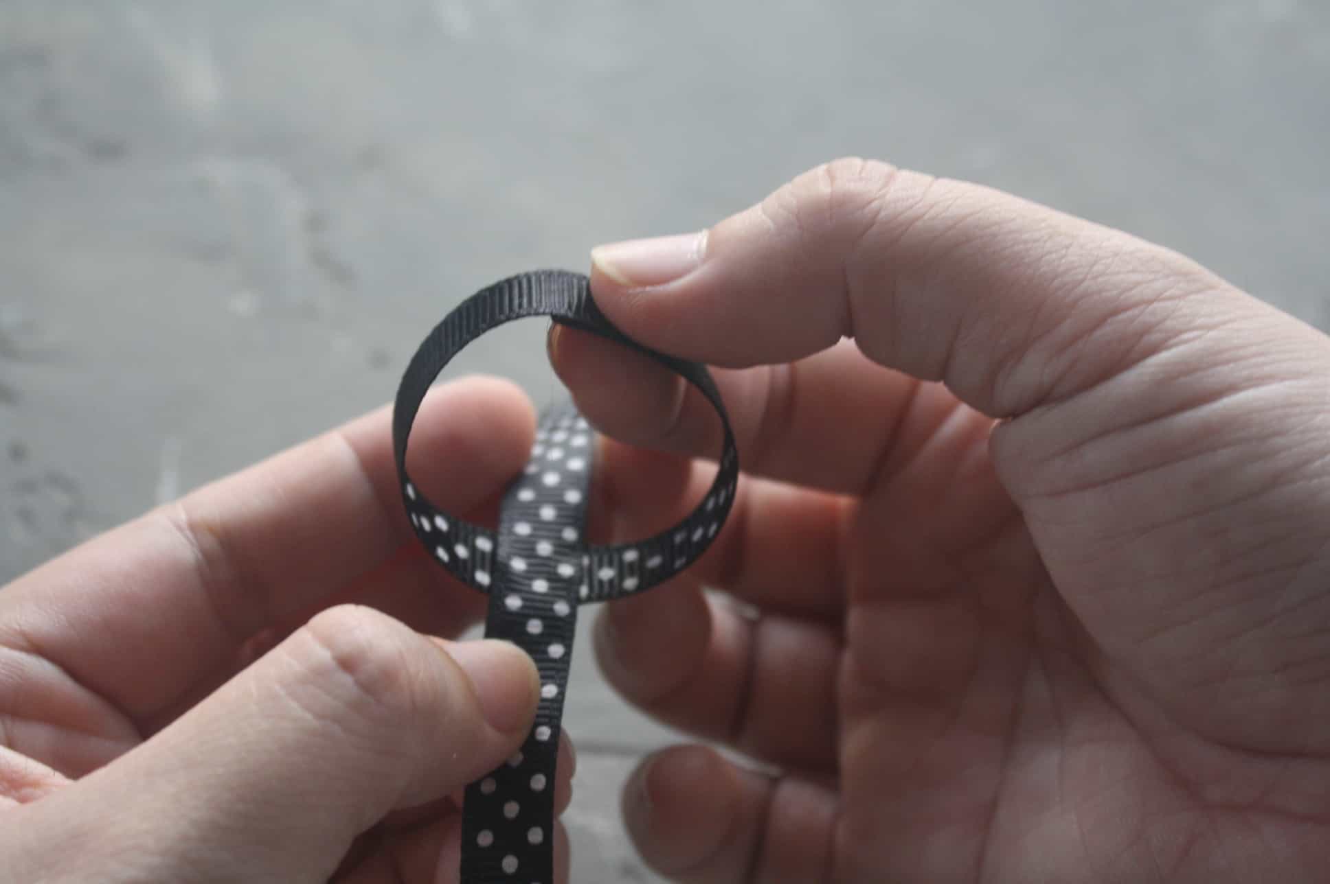 Halloween Crafts : DIY Spider Ribbon Hair Bow Tutorial – Jewel Box ...